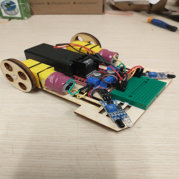 Autonomous Robot Racer: Analog Mode (no Microcontroller Needed) - Tinkercad
