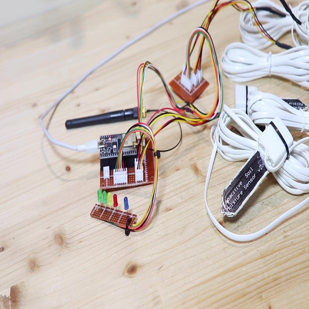 ESP32 Soil Moisture Sensors - DIY Automatic Watering System - Tinkercad