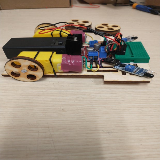 Autonomous Robot Racer: Analog Mode (no Microcontroller Needed) - Tinkercad