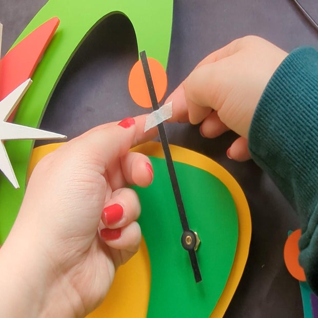 3D Printed Futuristic Space Age Wall Clock - Tinkercad