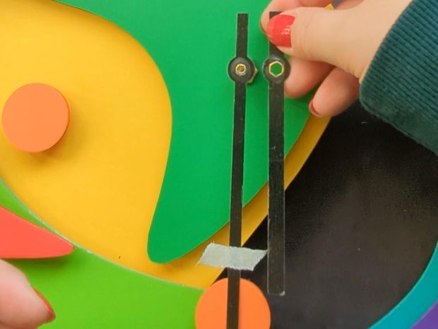 3D Printed Futuristic Space Age Wall Clock - Tinkercad