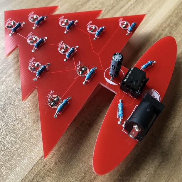 PCB Flashing Tree Decoration - Tinkercad