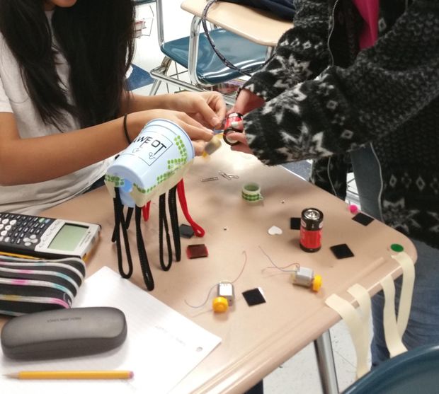 PBL: How Can I Design a Robot That Moves Using Vibrations? - Tinkercad