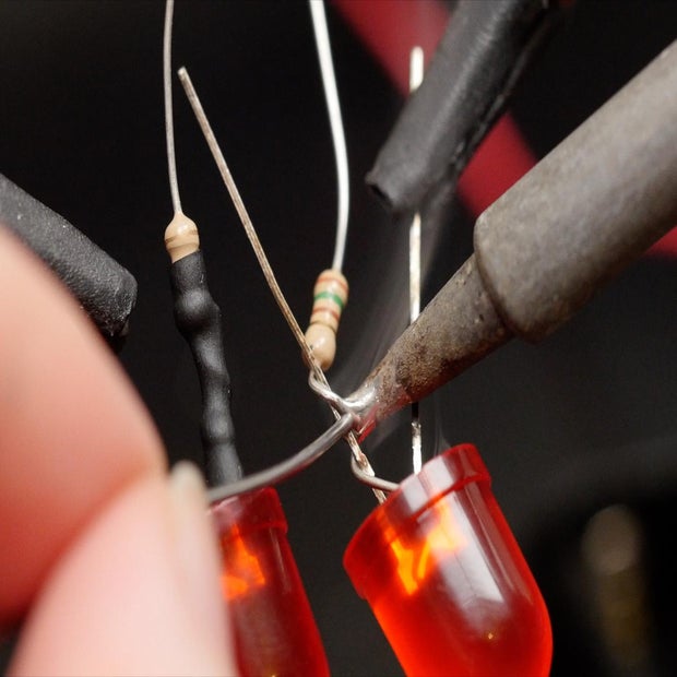 Easy LED Circuit - Tinkercad