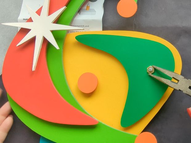 3D Printed Futuristic Space Age Wall Clock - Tinkercad
